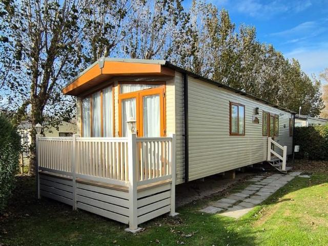 2 bedroom lodge for sale