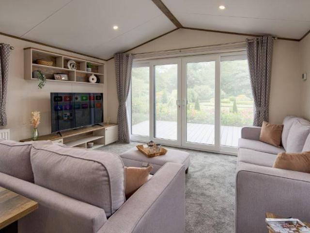 2 bedroom lodge for sale