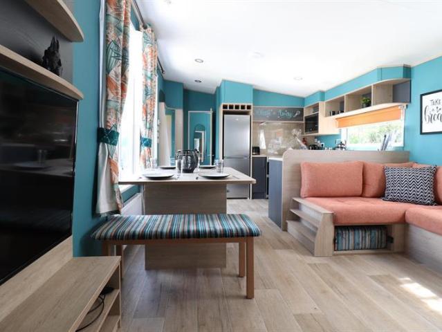 2 bedroom lodge for sale