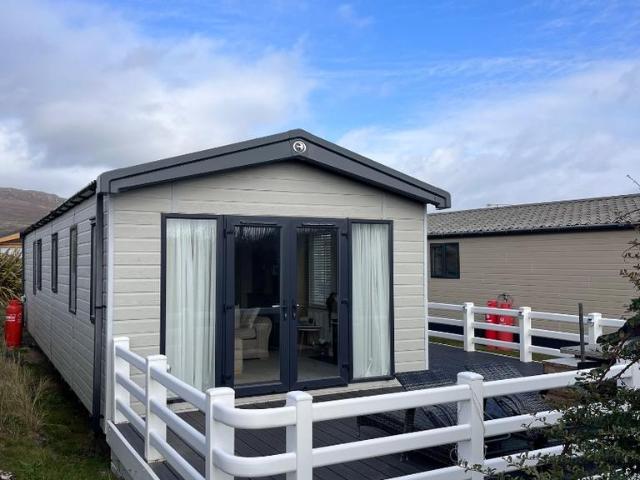 2 bedroom lodge for sale