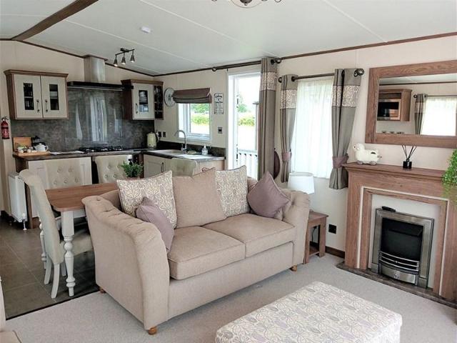 2 bedroom lodge for sale