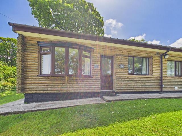 2 bedroom lodge for sale