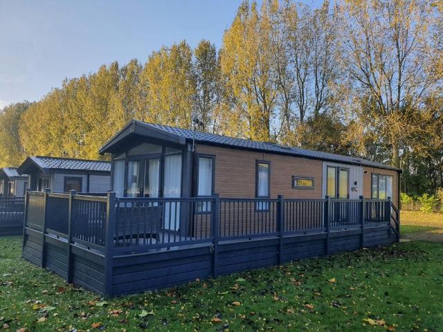 2 bedroom lodge for sale