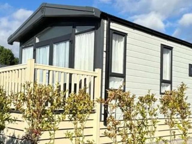 2 bedroom lodge for sale
