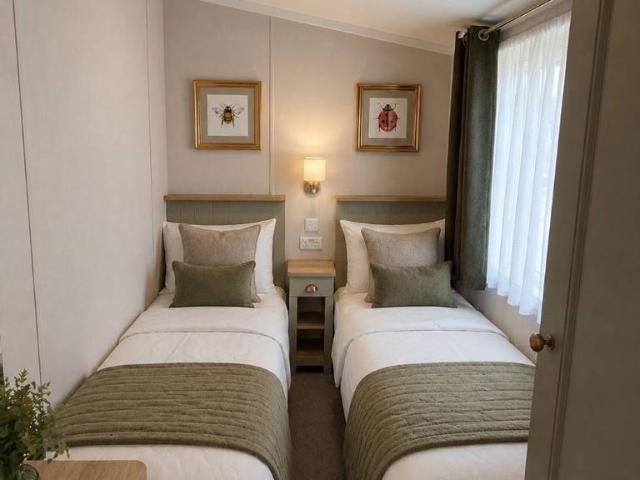 2 bedroom lodge for sale