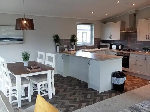 2 bedroom lodge for sale