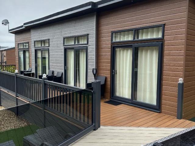 2 bedroom lodge for sale