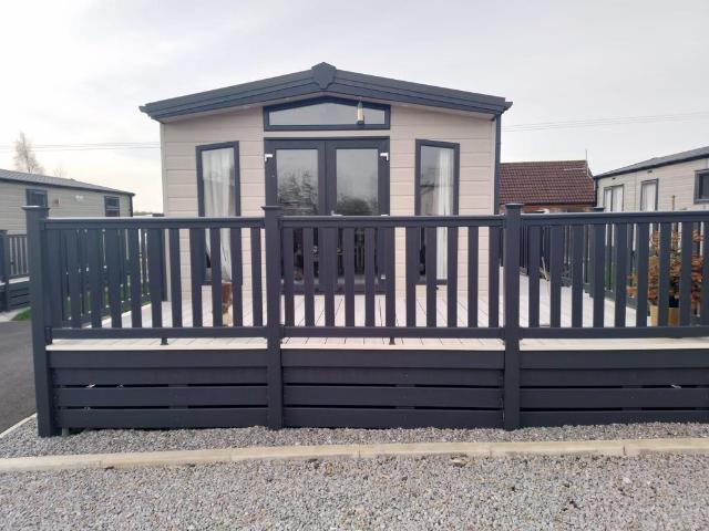 2 bedroom lodge for sale