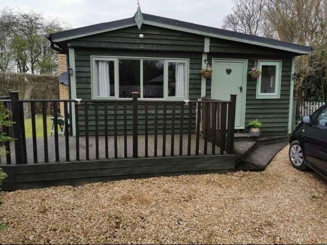 2 bedroom lodge for sale