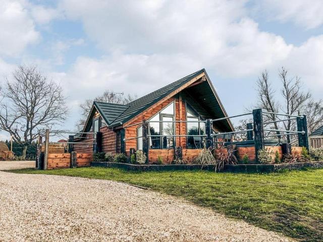 2 bedroom lodge for sale