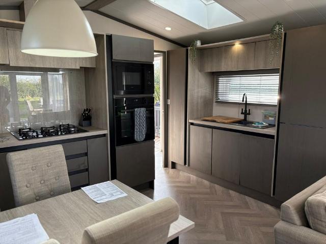 2 bedroom lodge for sale