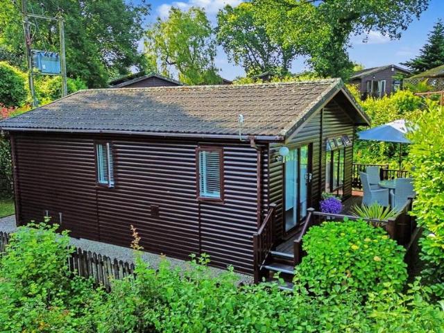 2 bedroom lodge for sale