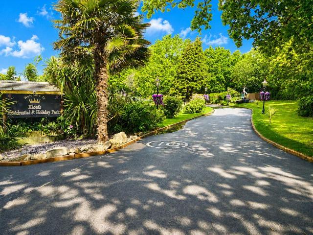 2 bedroom lodge for sale