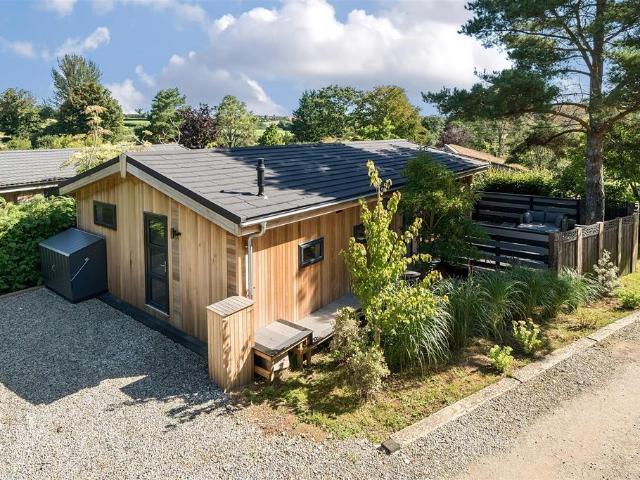 2 bedroom lodge for sale