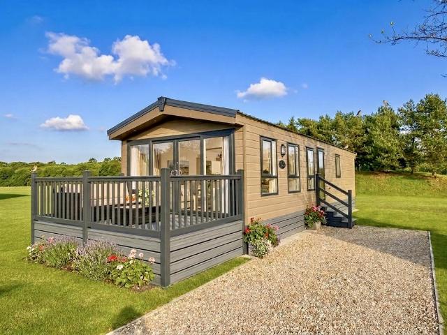2 bedroom lodge for sale