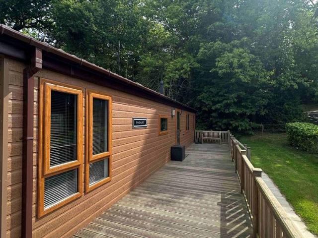 2 bedroom lodge for sale