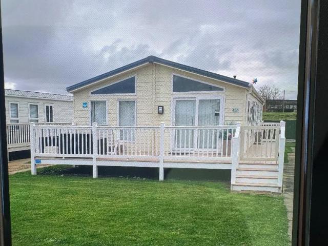 2 bedroom lodge for sale