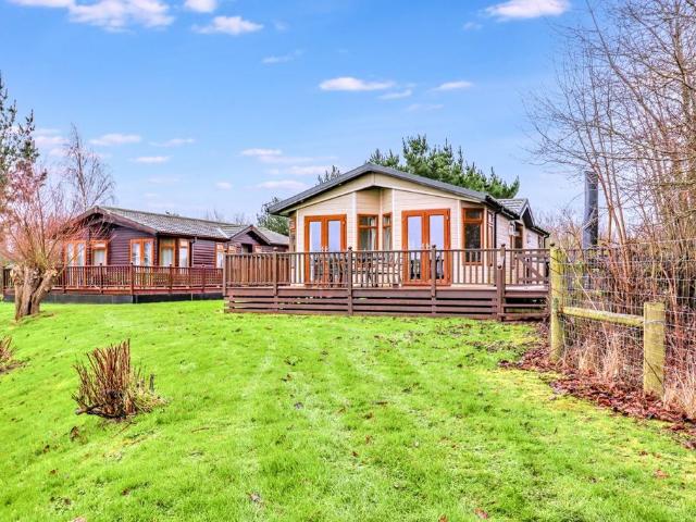 2 bedroom lodge for sale