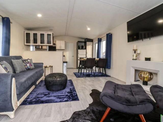 2 bedroom lodge for sale