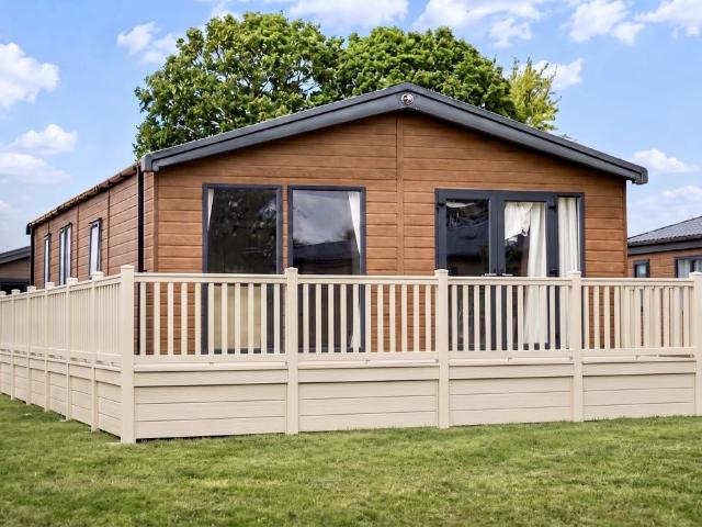 2 bedroom lodge for sale