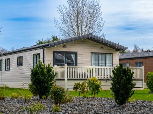 2 bedroom lodge for sale
