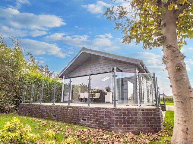 2 bedroom lodge for sale