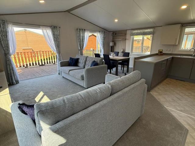 2 bedroom lodge for sale