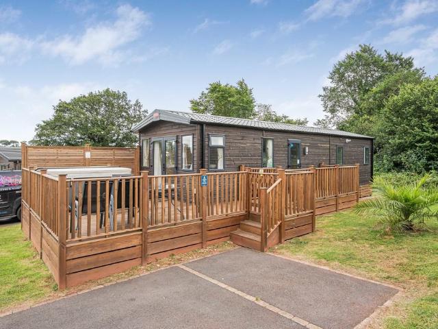 2 bedroom lodge for sale