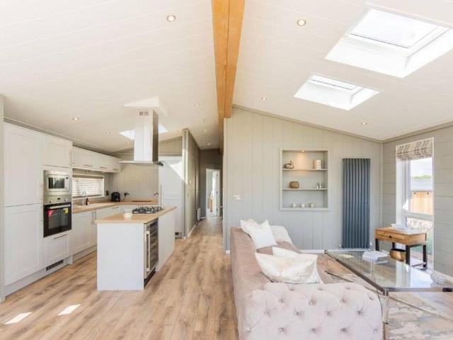 2 bedroom lodge for sale