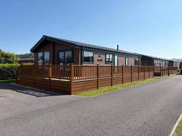 2 bedroom lodge for sale
