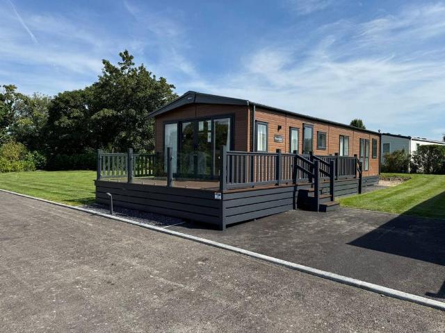 2 bedroom lodge for sale