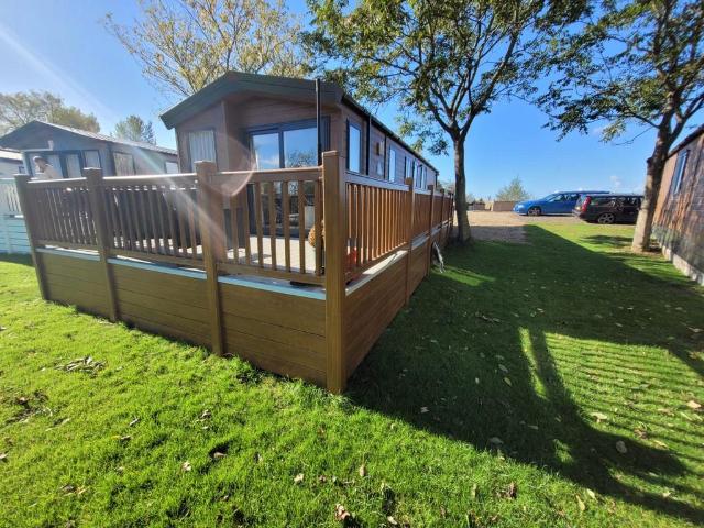 2 bedroom lodge for sale