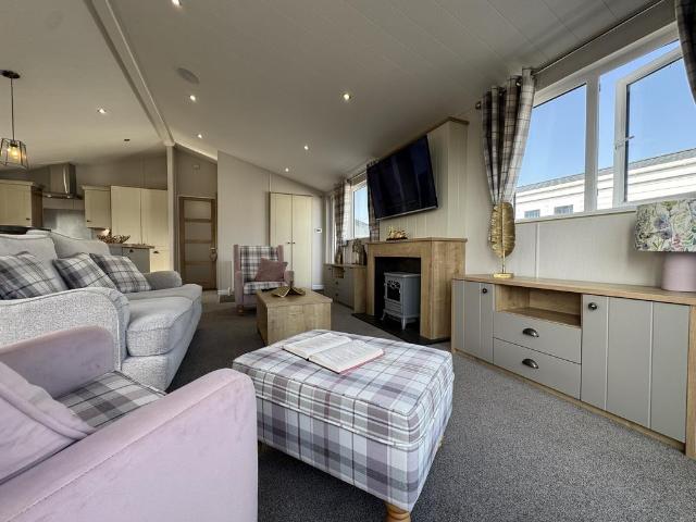 2 bedroom lodge for sale
