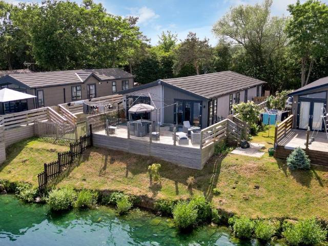 2 bedroom lodge for sale
