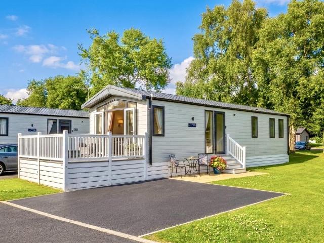 2 bedroom lodge for sale