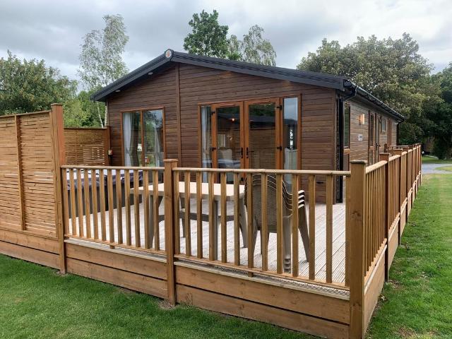 2 bedroom lodge for sale