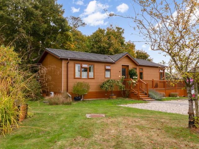 2 bedroom lodge for sale