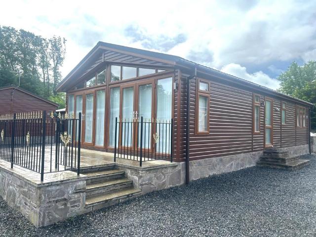2 bedroom lodge for sale