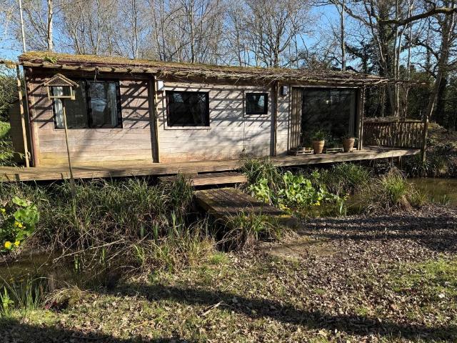 2 bedroom lodge for sale