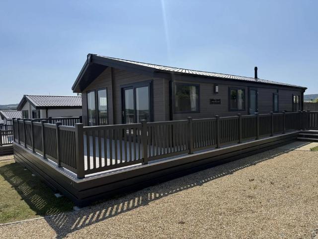 2 bedroom lodge for sale