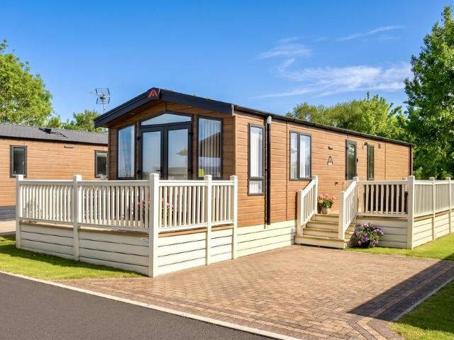 2 bedroom lodge for sale