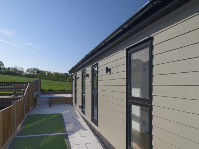 2 bedroom lodge for sale