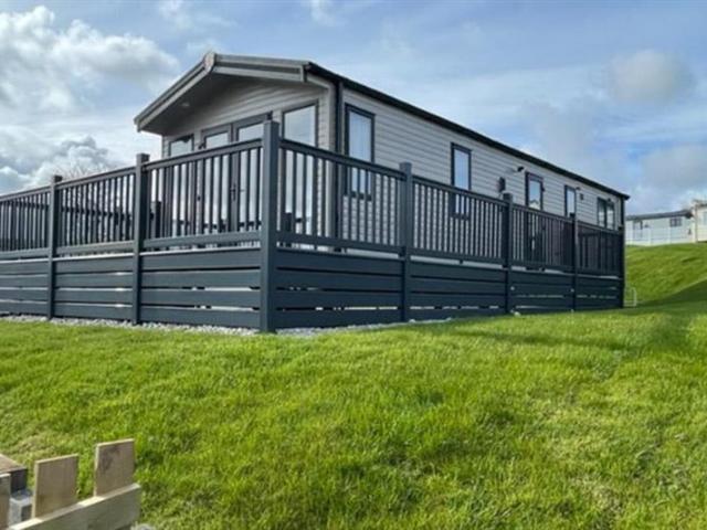 2 bedroom lodge for sale