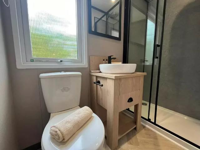 2 bedroom lodge for sale