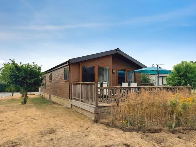 2 bedroom lodge for sale