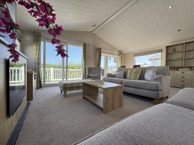 2 bedroom lodge for sale