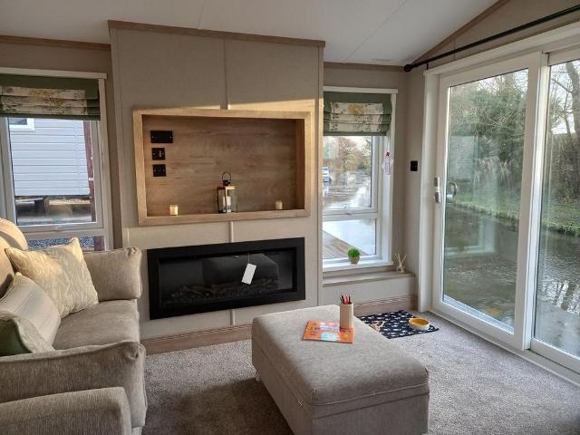 2 bedroom lodge for sale