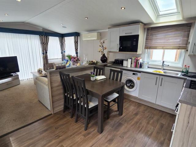 2 bedroom lodge for sale