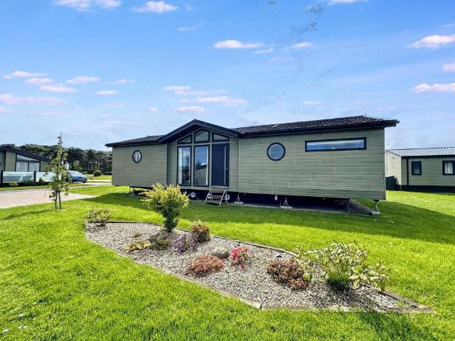 2 bedroom lodge for sale