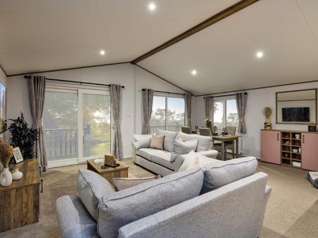 2 bedroom lodge for sale